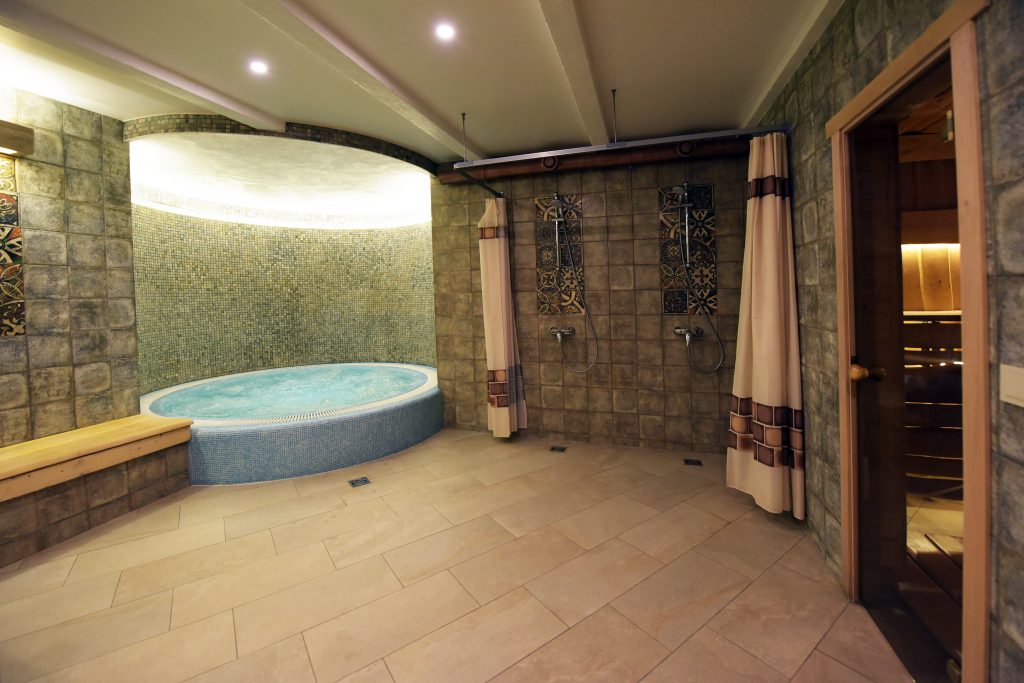 Sauna Su Jacuzzi – KUBU NAMAI